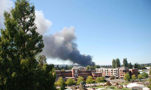 Bus fire prompts major evacuation of Puyallup neighborhood