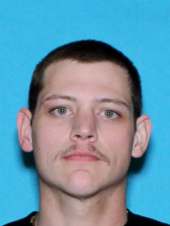 Convicted felon involved in accidental shooting in Everett now wanted