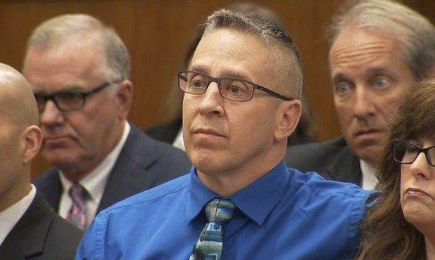 Bremerton coach takes praying case to the Supreme Court