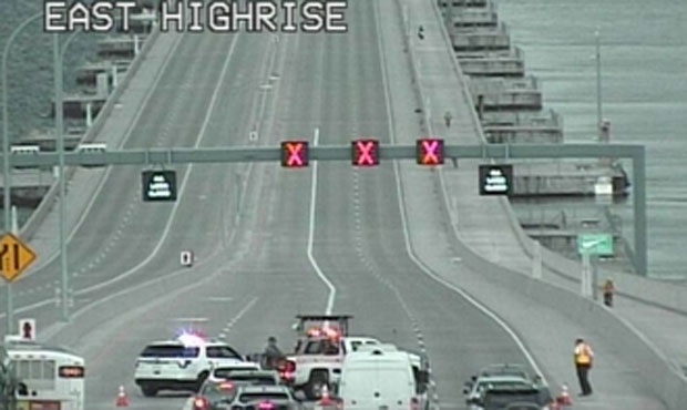 Man in custody after police standoff on 520 Bridge