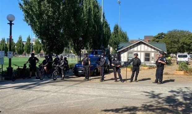 Campers, aid tables return after SPD clears homeless out of Cal ...