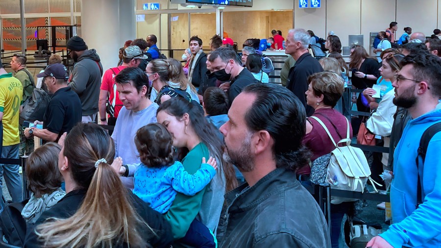 Winter holiday travel ramps up at Sea-Tac Airport