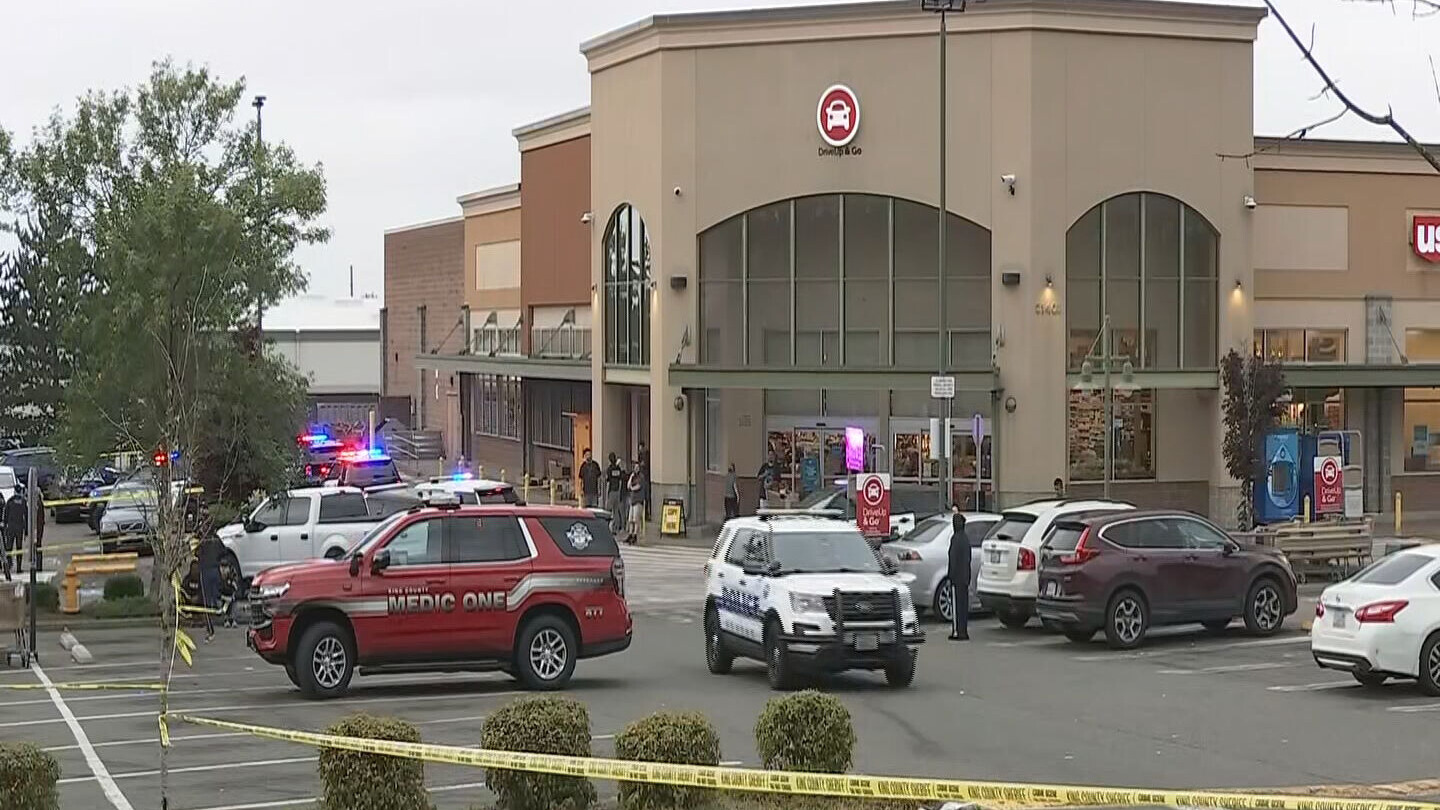 Police say man is dead after shooting in Des Moines Safeway parking lot ...