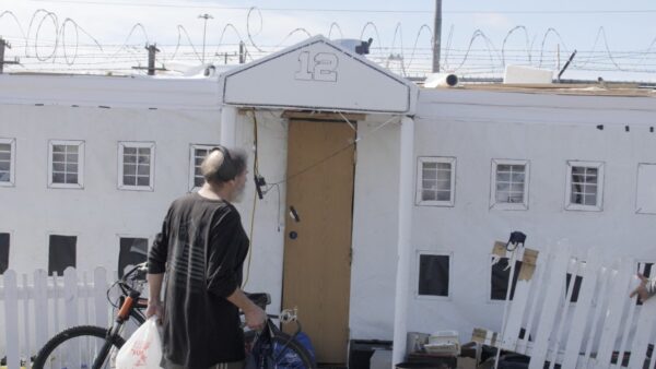 Seattle homeless man builds makeshift White House as a home