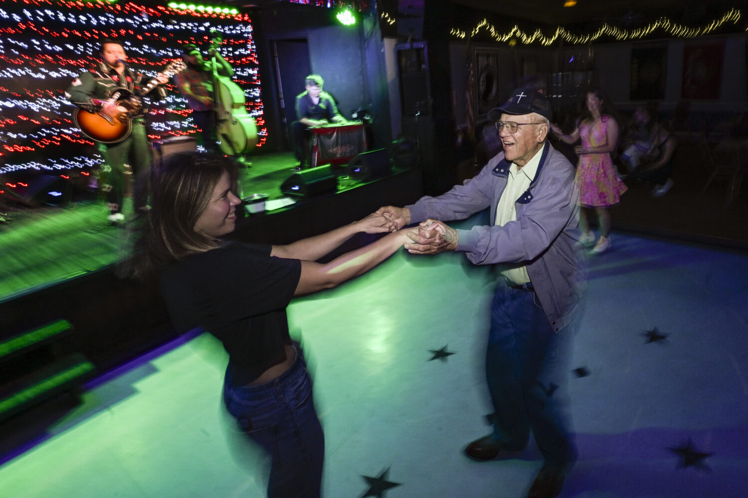 Veterans and civilians bond over beers and bluegrass at Nashville's ...