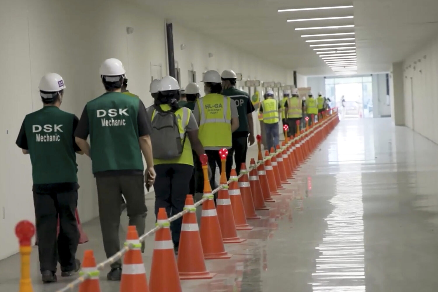 Families in crisis after massive immigration raid at Hyundai plant in ...