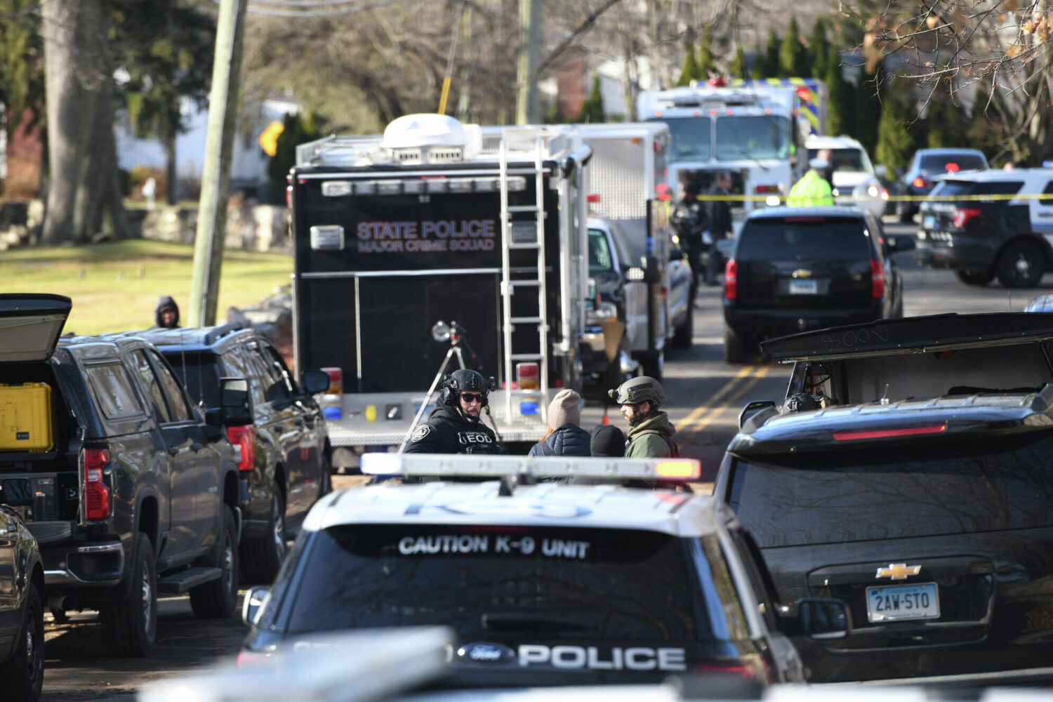 Connecticut police find decomposed body after standoff with man who ...