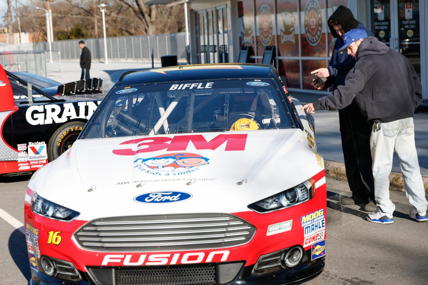 NASCAR's Greg Biffle wasn't flying his plane before crash that killed ...